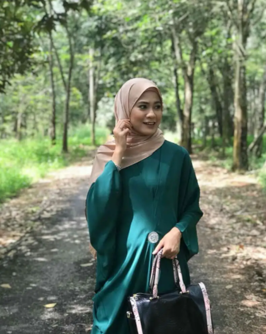 Shuk Sahar Dah Kahwin Dengan Fara Salleh? Ini Jawapan Tuan Badan – Komedi Media